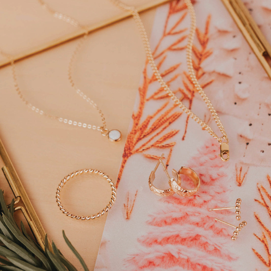 The December Edit: A Touch of Holiday Sparkle 🎄